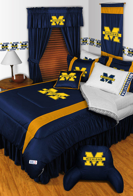 Michigan Wolverines Side Lines Comforter / Sheet Set